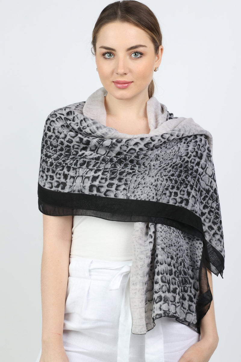 Shawl on the shoulder in the form of a gynecological snake leather ...
